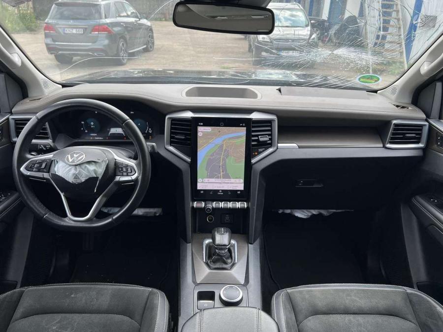 Black Volkswagen Amarok 2024 in Kaunas, with an engine capacity of 2.99 L and mileage of 76 thousand km for 19900 €, photo 20 on AUTOMOTO.COM.LV