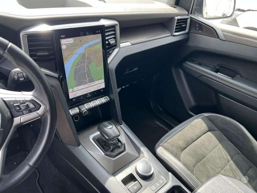 Black Volkswagen Amarok 2024 in Kaunas, with an engine capacity of 2.99 L and mileage of 76 thousand km for 19900 €, photo 23 on AUTOMOTO.COM.LV