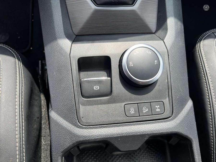 Black Volkswagen Amarok 2024 in Kaunas, with an engine capacity of 2.99 L and mileage of 76 thousand km for 19900 €, photo 24 on AUTOMOTO.COM.LV