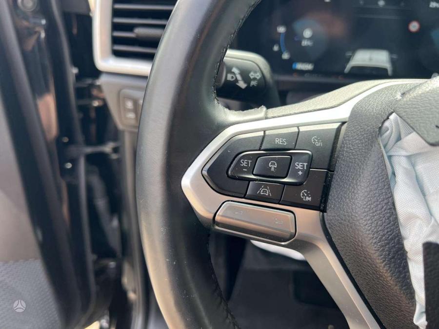 Black Volkswagen Amarok 2024 in Kaunas, with an engine capacity of 2.99 L and mileage of 76 thousand km for 19900 €, photo 33 on AUTOMOTO.COM.LV