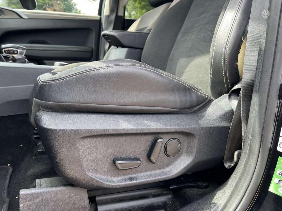 Black Volkswagen Amarok 2024 in Kaunas, with an engine capacity of 2.99 L and mileage of 76 thousand km for 19900 €, photo 39 on AUTOMOTO.COM.LV