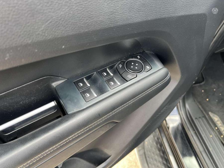 Black Volkswagen Amarok 2024 in Kaunas, with an engine capacity of 2.99 L and mileage of 76 thousand km for 19900 €, photo 40 on AUTOMOTO.COM.LV