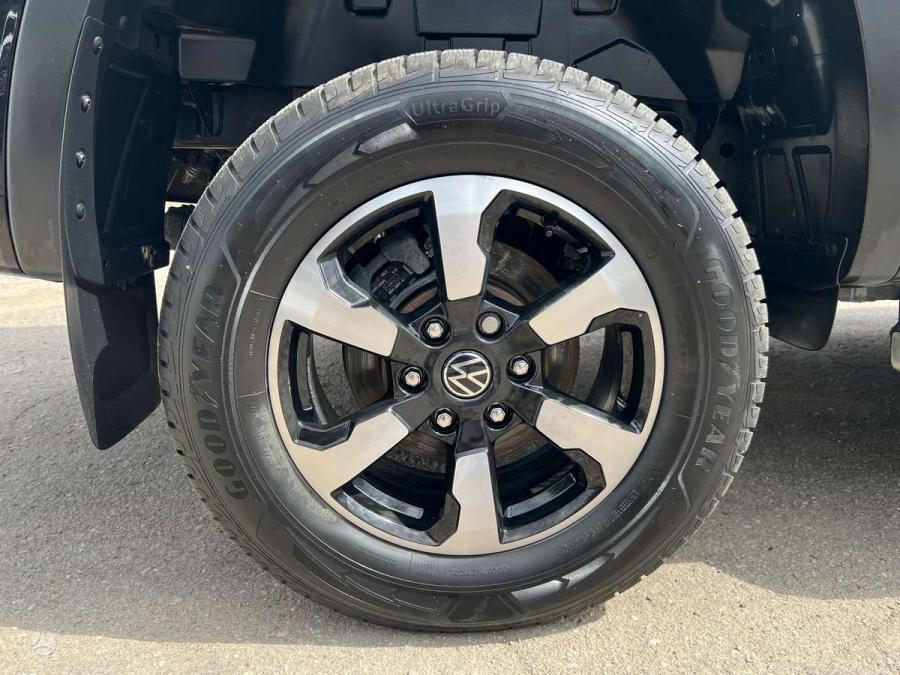 Black Volkswagen Amarok 2024 in Kaunas, with an engine capacity of 2.99 L and mileage of 76 thousand km for 19900 €, photo 46 on AUTOMOTO.COM.LV