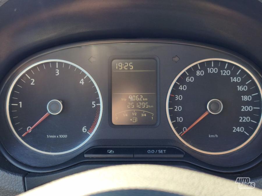 Melns Volkswagen Amarok 2010 Viļņa, ar dzinēja tilpumu 2.00 L un nobraukumu 251 tūkst. km par 6300 €, foto 10 vietnē AUTOMOTO.COM.LV
