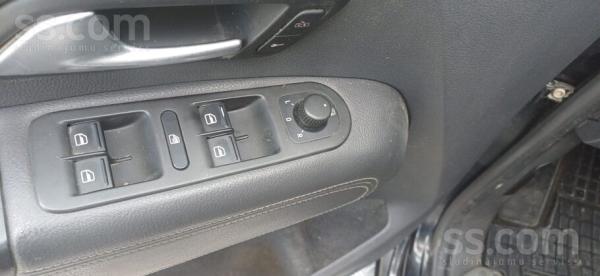 Melns Volkswagen Amarok 2011 Rīga, ar dzinēja tilpumu 2.00 L un nobraukumu 420 tūkst. km par 6990 €, foto 8 vietnē AUTOMOTO.COM.LV