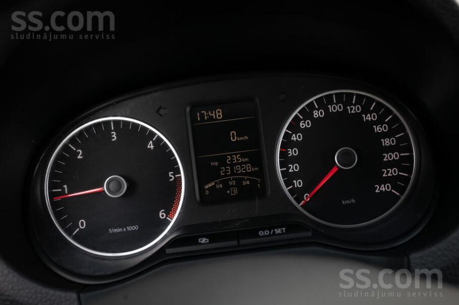 Melns Volkswagen Amarok 2011 Jelgava, ar dzinēja tilpumu 2.00 L un nobraukumu 232 tūkst. km par 14000 €, foto 12 vietnē AUTOMOTO.COM.LV