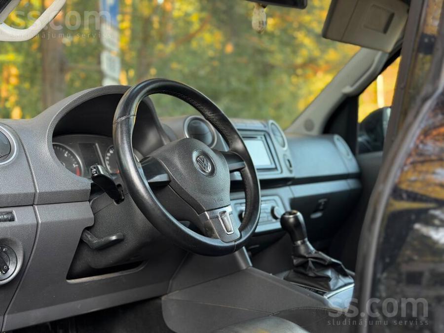 Black Volkswagen Amarok 2011 in Jurmala, with an engine capacity of 2.00 L and mileage of 425 thousand km for 8500 €, photo 5 on AUTOMOTO.COM.LV