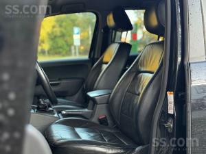 Black Volkswagen Amarok 2011 in Jurmala, with an engine capacity of 2.00 L and mileage of 425 thousand km for 8500 €, photo 6 on AUTOMOTO.COM.LV