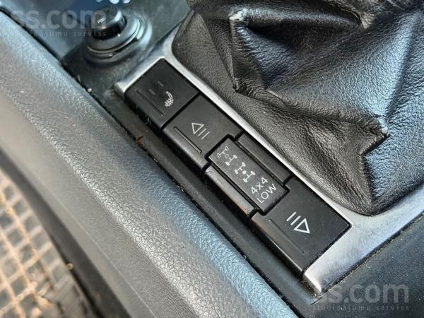 Melns Volkswagen Amarok 2011 Jūrmala, ar dzinēja tilpumu 2.00 L un nobraukumu 425 tūkst. km par 8500 €, foto 8 vietnē AUTOMOTO.COM.LV