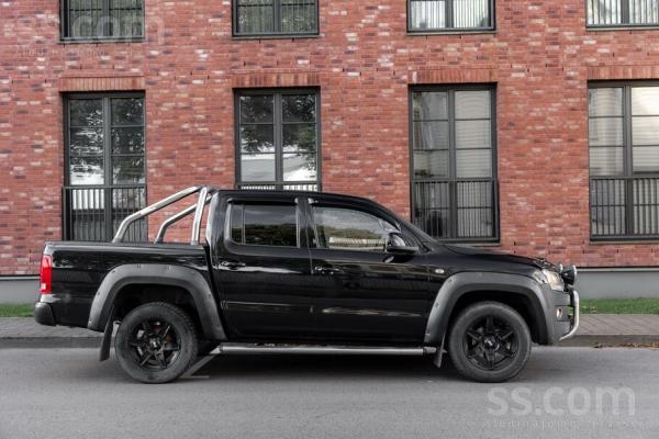 Melns Volkswagen Amarok 2011 Jelgava, ar dzinēja tilpumu 2.00 L un nobraukumu 283 tūkst. km par 12000 €, foto 3 vietnē AUTOMOTO.COM.LV