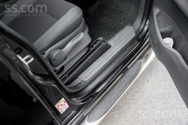 Melns Volkswagen Amarok 2011 Jelgava, ar dzinēja tilpumu 2.00 L un nobraukumu 283 tūkst. km par 12000 €, foto 9 vietnē AUTOMOTO.COM.LV