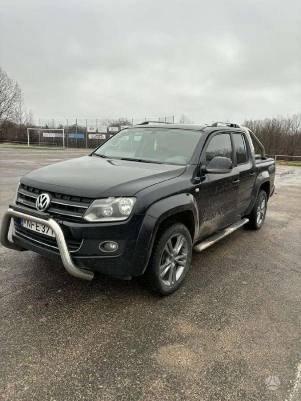 Black Volkswagen Amarok 2012 in Telschi, with an engine capacity of 1.97 L and mileage of 350 thousand km for 11800 €, photo 3 on AUTOMOTO.COM.LV