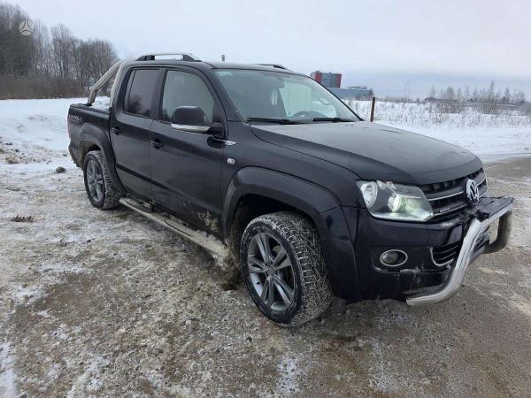 Black Volkswagen Amarok 2012 in Telschi, with an engine capacity of 1.97 L and mileage of 350 thousand km for 11800 €, photo 5 on AUTOMOTO.COM.LV