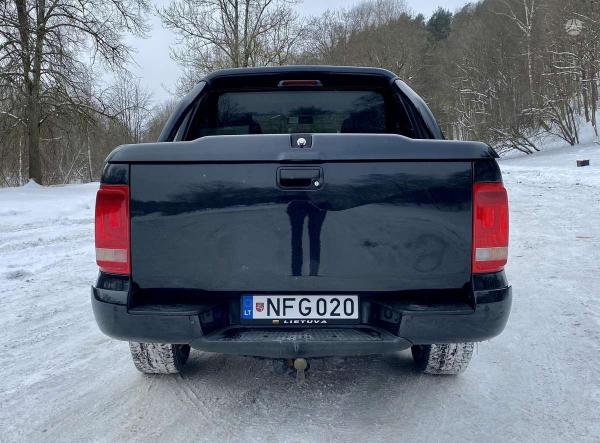 Black Volkswagen Amarok 2012 in Vilnius, with an engine capacity of 1.97 L and mileage of 365 thousand km for 11500 €, photo 4 on AUTOMOTO.COM.LV