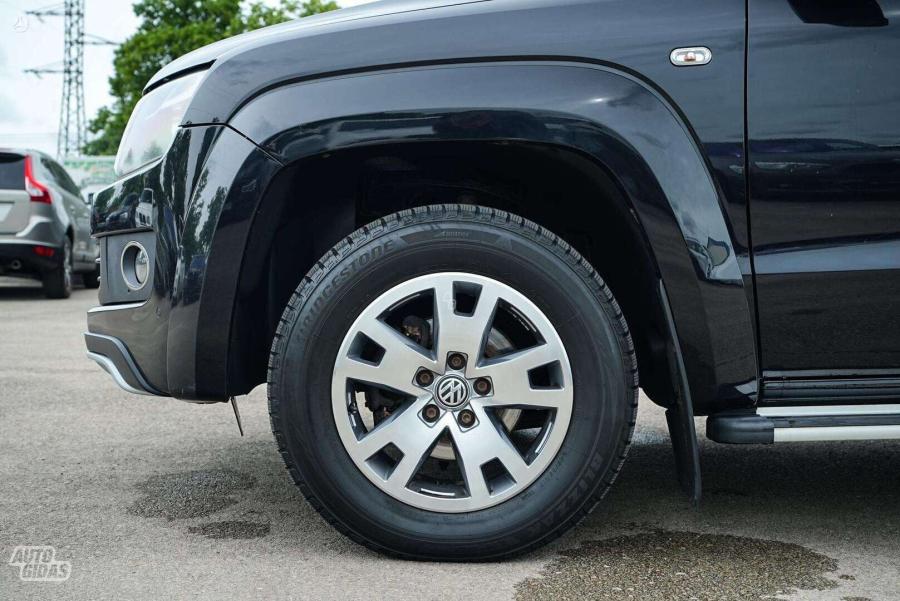 Black Volkswagen Amarok 2012 in Marijampole, with an engine capacity of 2.00 L and mileage of 270 thousand km for 10950 €, photo 7 on AUTOMOTO.COM.LV