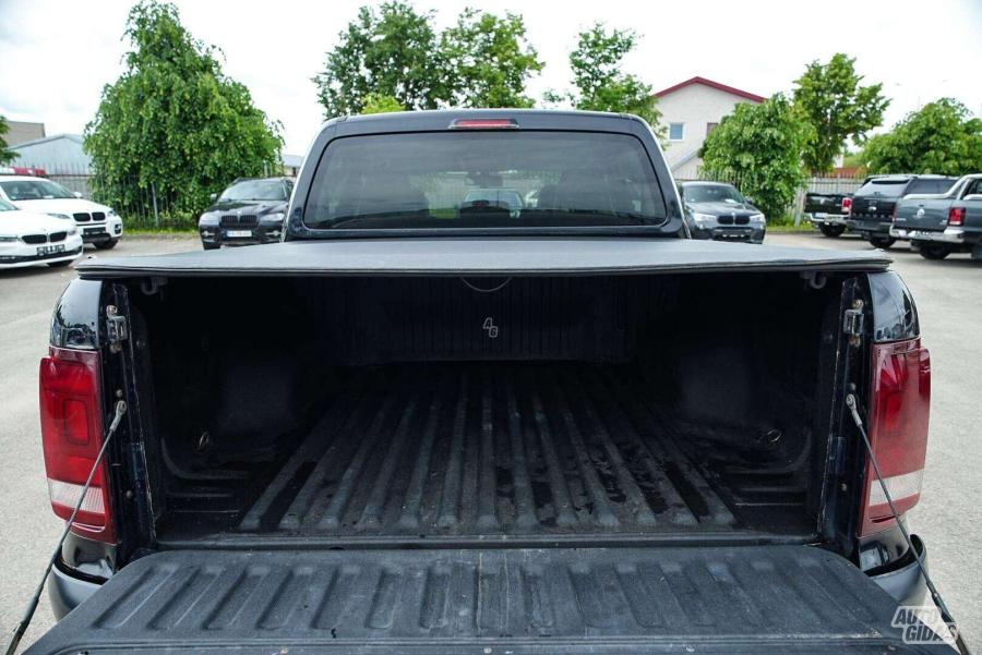 Black Volkswagen Amarok 2012 in Marijampole, with an engine capacity of 2.00 L and mileage of 270 thousand km for 10950 €, photo 14 on AUTOMOTO.COM.LV