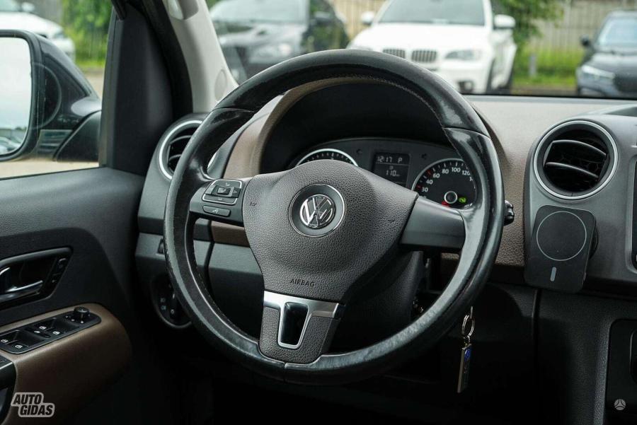 Black Volkswagen Amarok 2012 in Marijampole, with an engine capacity of 2.00 L and mileage of 270 thousand km for 10950 €, photo 17 on AUTOMOTO.COM.LV