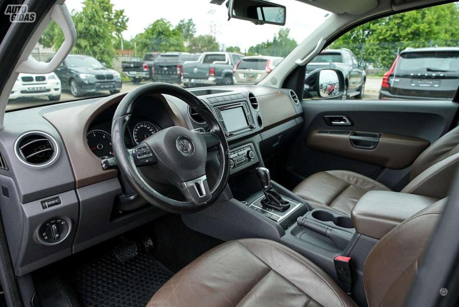 Black Volkswagen Amarok 2012 in Marijampole, with an engine capacity of 2.00 L and mileage of 270 thousand km for 10950 €, photo 22 on AUTOMOTO.COM.LV