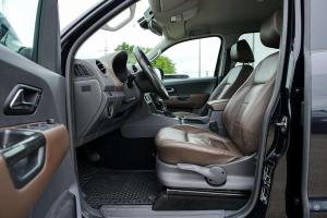 Black Volkswagen Amarok 2012 in Marijampole, with an engine capacity of 2.00 L and mileage of 270 thousand km for 10950 €, photo 23 on AUTOMOTO.COM.LV