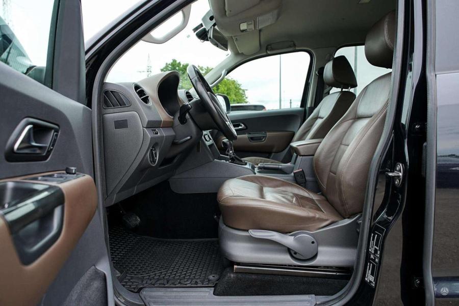 Black Volkswagen Amarok 2012 in Marijampole, with an engine capacity of 2.00 L and mileage of 270 thousand km for 10950 €, photo 23 on AUTOMOTO.COM.LV