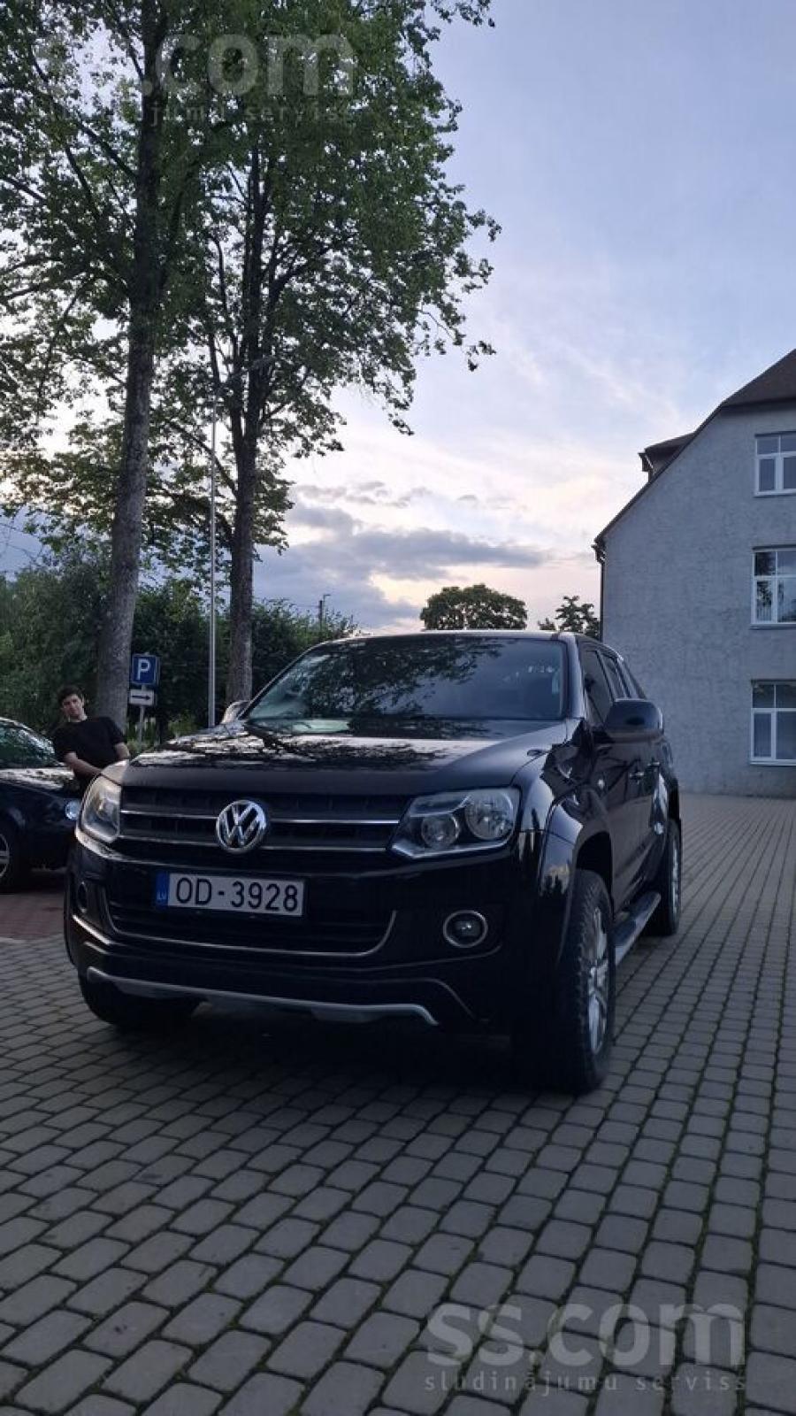 Black Volkswagen Amarok 2012 in Aizkraukle, with an engine capacity of 2.00 L and mileage of 232 thousand km for 10600 €, photo 3 on AUTOMOTO.COM.LV