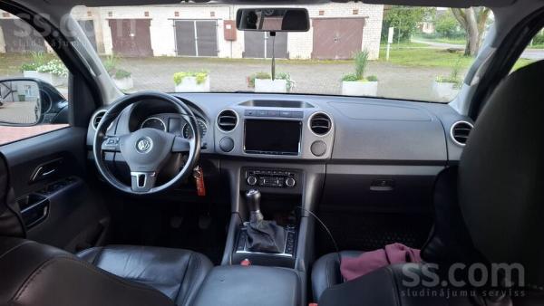 Black Volkswagen Amarok 2012 in Aizkraukle, with an engine capacity of 2.00 L and mileage of 232 thousand km for 10600 €, photo 4 on AUTOMOTO.COM.LV