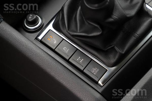 Melns Volkswagen Amarok 2013 Tukums, ar dzinēja tilpumu 2.00 L un nobraukumu 205 tūkst. km par 10000 €, foto 10 vietnē AUTOMOTO.COM.LV