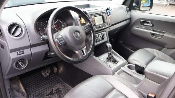 Black Volkswagen Amarok 2014 in Siauliai, with an engine capacity of 1.97 L and mileage of 285 thousand km for 10200 €, photo 11 on AUTOMOTO.COM.LV