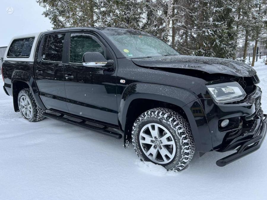 Black Volkswagen Amarok 2015 in Kaunas, with an engine capacity of 1.97 L and mileage of 143 thousand km for 8950 €, photo 2 on AUTOMOTO.COM.LV