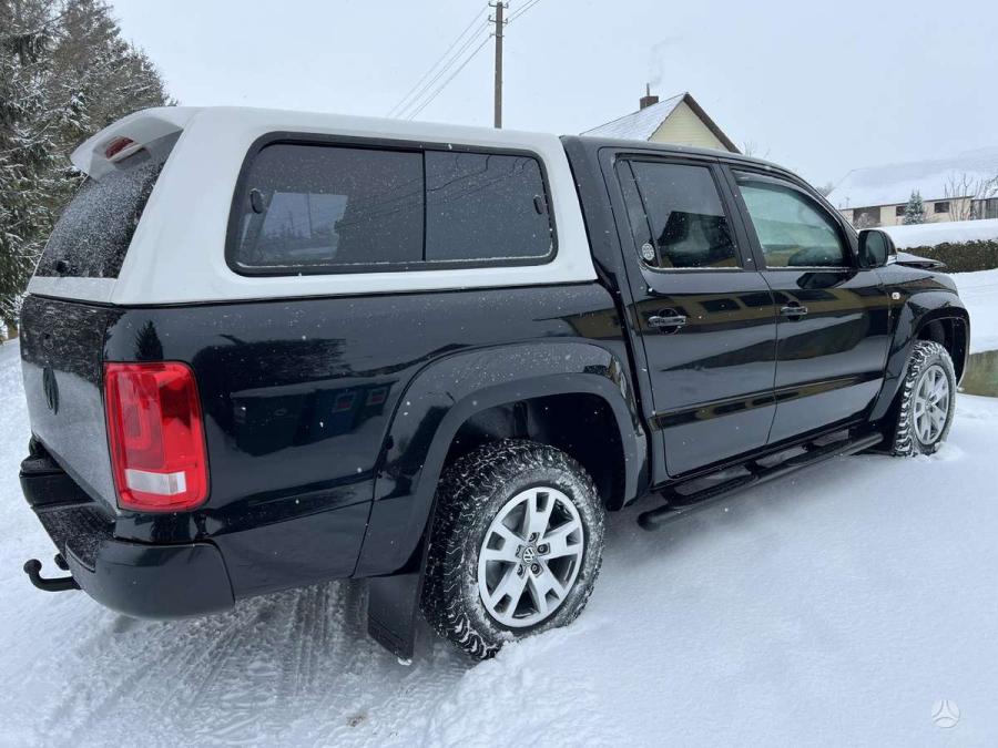 Black Volkswagen Amarok 2015 in Kaunas, with an engine capacity of 1.97 L and mileage of 143 thousand km for 8950 €, photo 4 on AUTOMOTO.COM.LV