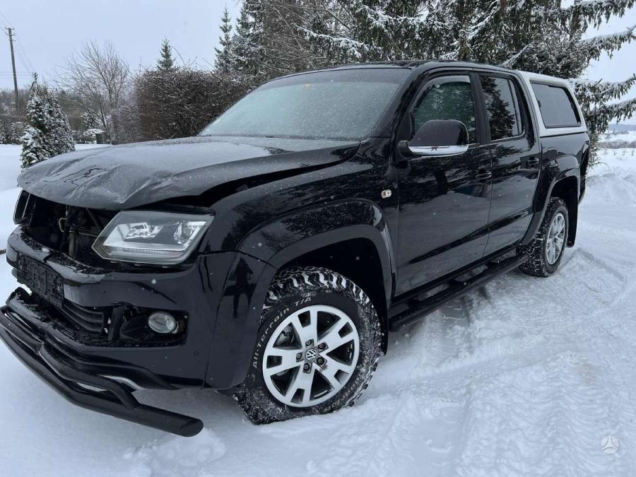 Black Volkswagen Amarok 2015 in Kaunas, with an engine capacity of 1.97 L and mileage of 143 thousand km for 8950 €, photo 5 on AUTOMOTO.COM.LV