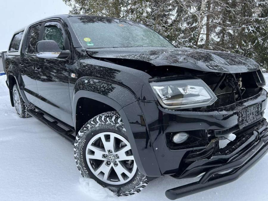 Black Volkswagen Amarok 2015 in Kaunas, with an engine capacity of 1.97 L and mileage of 143 thousand km for 8950 €, photo 6 on AUTOMOTO.COM.LV