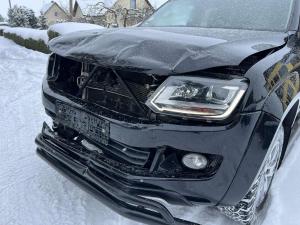 Black Volkswagen Amarok 2015 in Kaunas, with an engine capacity of 1.97 L and mileage of 143 thousand km for 8950 €, photo 10 on AUTOMOTO.COM.LV