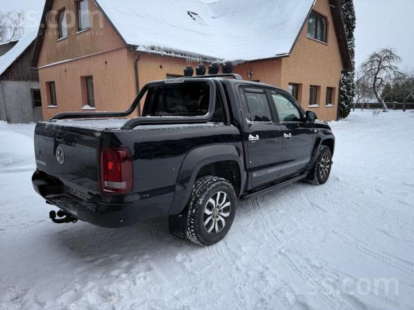 Black Volkswagen Amarok 2016 in Riga, with an engine capacity of 2.00 L and mileage of 279 thousand km for 16900 €, photo 3 on AUTOMOTO.COM.LV