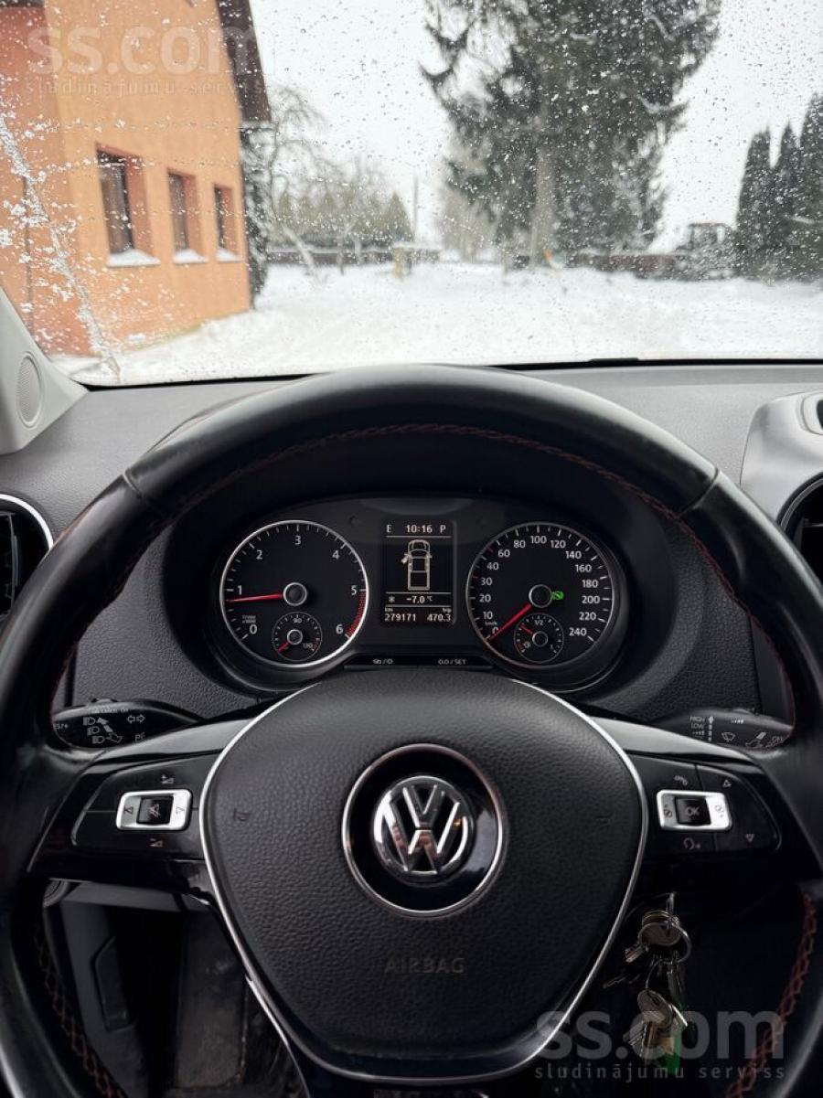 Black Volkswagen Amarok 2016 in Riga, with an engine capacity of 2.00 L and mileage of 279 thousand km for 16900 €, photo 6 on AUTOMOTO.COM.LV