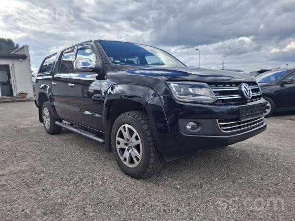Black Volkswagen Amarok 2016 in Talsi, with an engine capacity of 2.00 L and mileage of 236 thousand km for 16800 €, photo 3 on AUTOMOTO.COM.LV