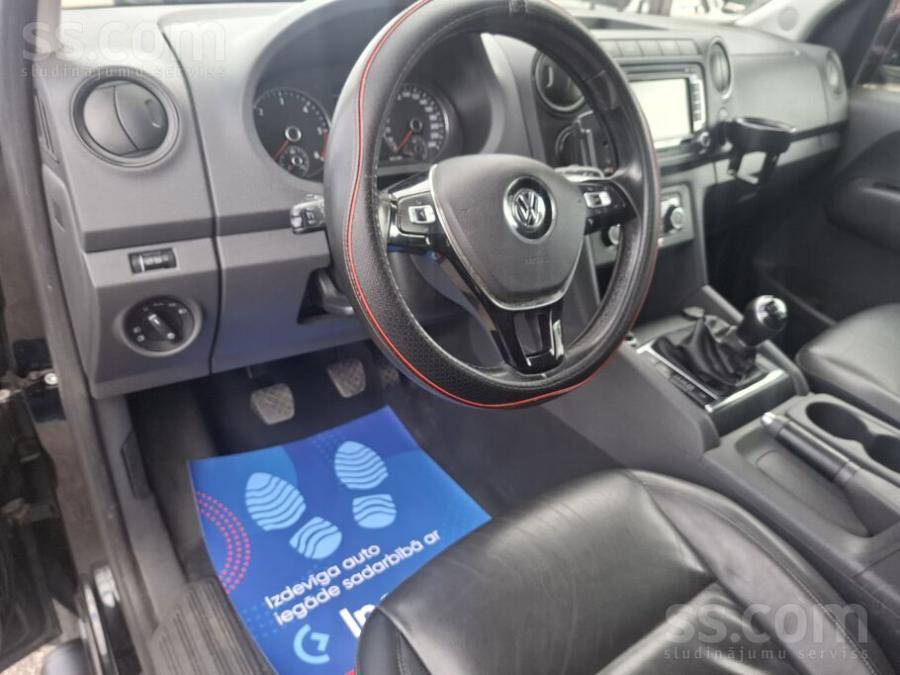 Black Volkswagen Amarok 2016 in Talsi, with an engine capacity of 2.00 L and mileage of 236 thousand km for 16800 €, photo 10 on AUTOMOTO.COM.LV