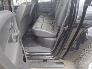 Black Volkswagen Amarok 2016 in Talsi, with an engine capacity of 2.00 L and mileage of 236 thousand km for 16800 €, photo 11 on AUTOMOTO.COM.LV