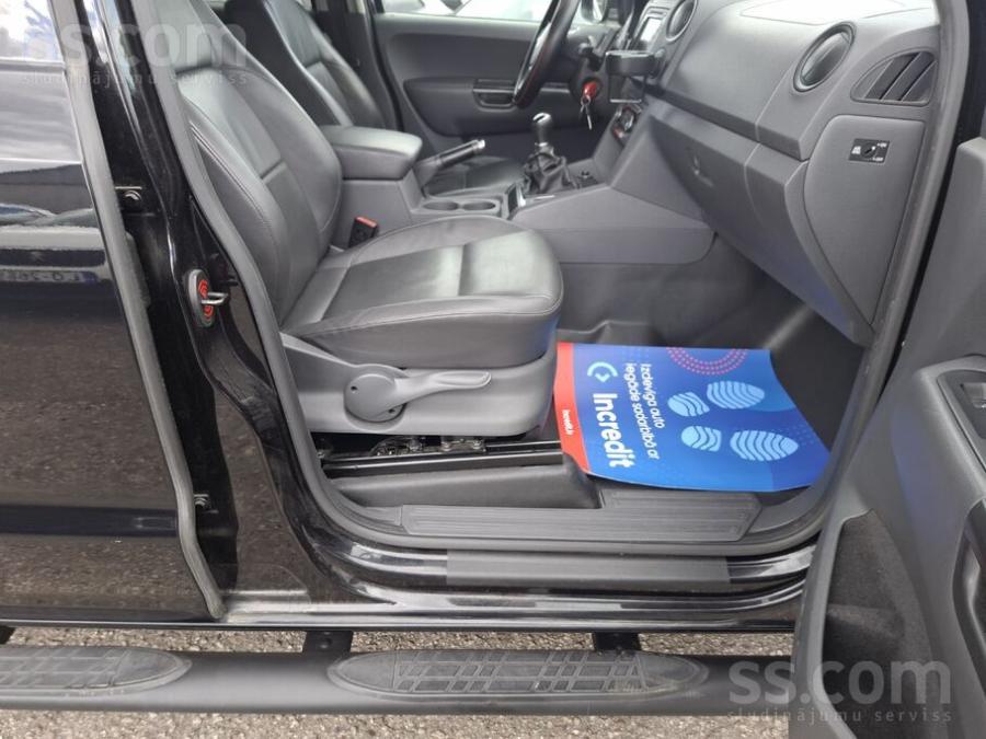 Black Volkswagen Amarok 2016 in Talsi, with an engine capacity of 2.00 L and mileage of 236 thousand km for 16800 €, photo 12 on AUTOMOTO.COM.LV