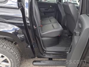 Black Volkswagen Amarok 2016 in Talsi, with an engine capacity of 2.00 L and mileage of 236 thousand km for 16800 €, photo 15 on AUTOMOTO.COM.LV