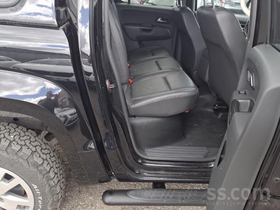 Black Volkswagen Amarok 2016 in Talsi, with an engine capacity of 2.00 L and mileage of 236 thousand km for 16800 €, photo 15 on AUTOMOTO.COM.LV