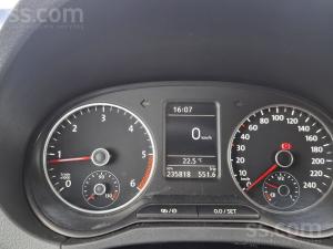 Black Volkswagen Amarok 2016 in Talsi, with an engine capacity of 2.00 L and mileage of 236 thousand km for 16800 €, photo 18 on AUTOMOTO.COM.LV