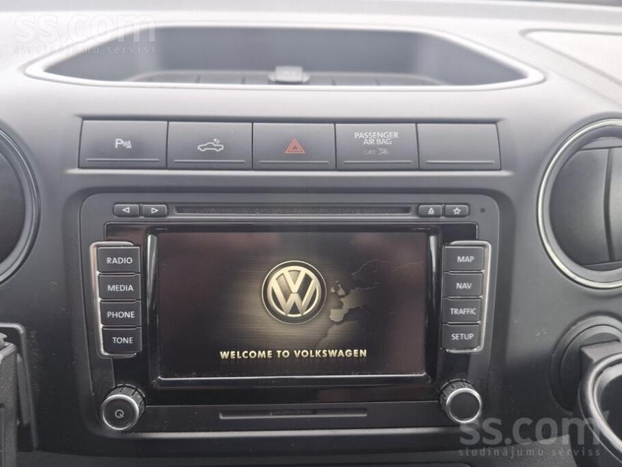 Black Volkswagen Amarok 2016 in Talsi, with an engine capacity of 2.00 L and mileage of 236 thousand km for 16800 €, photo 19 on AUTOMOTO.COM.LV