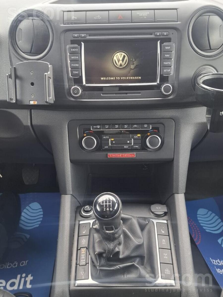 Black Volkswagen Amarok 2016 in Talsi, with an engine capacity of 2.00 L and mileage of 236 thousand km for 16800 €, photo 20 on AUTOMOTO.COM.LV