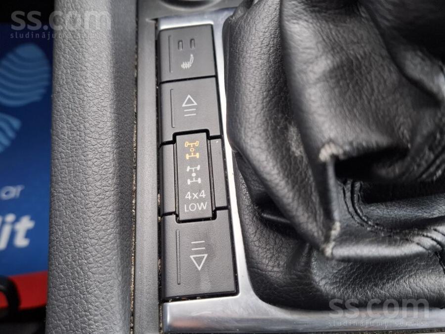 Black Volkswagen Amarok 2016 in Talsi, with an engine capacity of 2.00 L and mileage of 236 thousand km for 16800 €, photo 23 on AUTOMOTO.COM.LV