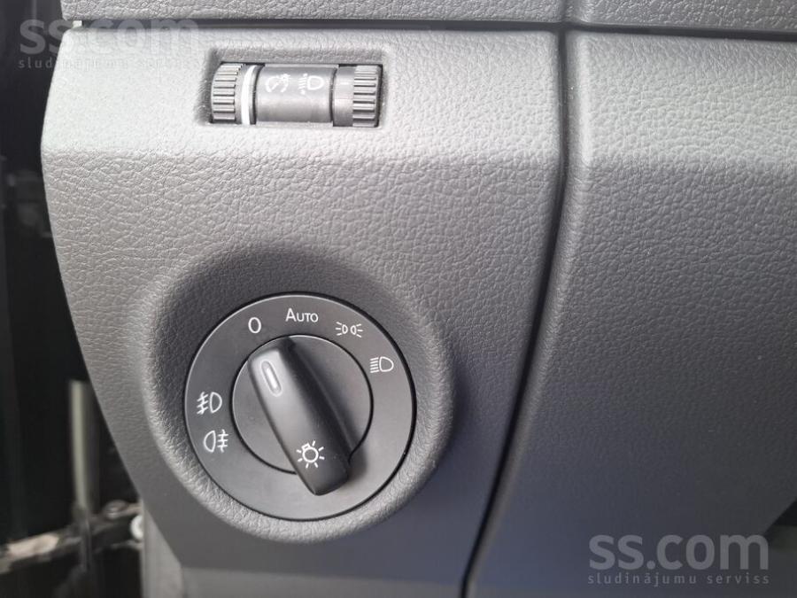 Black Volkswagen Amarok 2016 in Talsi, with an engine capacity of 2.00 L and mileage of 236 thousand km for 16800 €, photo 25 on AUTOMOTO.COM.LV
