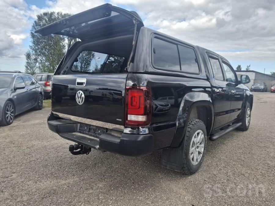 Black Volkswagen Amarok 2016 in Talsi, with an engine capacity of 2.00 L and mileage of 236 thousand km for 16800 €, photo 28 on AUTOMOTO.COM.LV