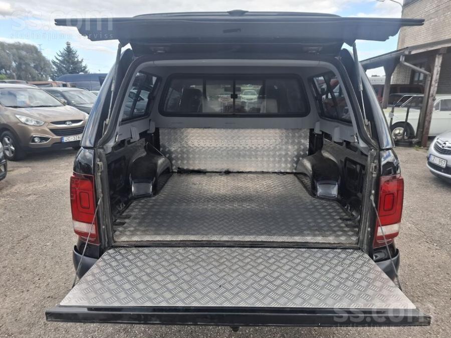 Black Volkswagen Amarok 2016 in Talsi, with an engine capacity of 2.00 L and mileage of 236 thousand km for 16800 €, photo 29 on AUTOMOTO.COM.LV