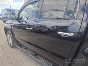 Black Volkswagen Amarok 2016 in Talsi, with an engine capacity of 2.00 L and mileage of 236 thousand km for 16800 €, photo 33 on AUTOMOTO.COM.LV
