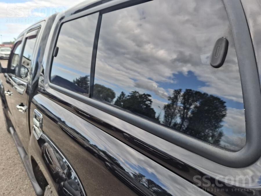 Black Volkswagen Amarok 2016 in Talsi, with an engine capacity of 2.00 L and mileage of 236 thousand km for 16800 €, photo 34 on AUTOMOTO.COM.LV